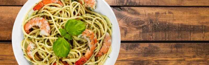 Spaghetti a la mantequilla con camarones - GNP cuida tu Salud